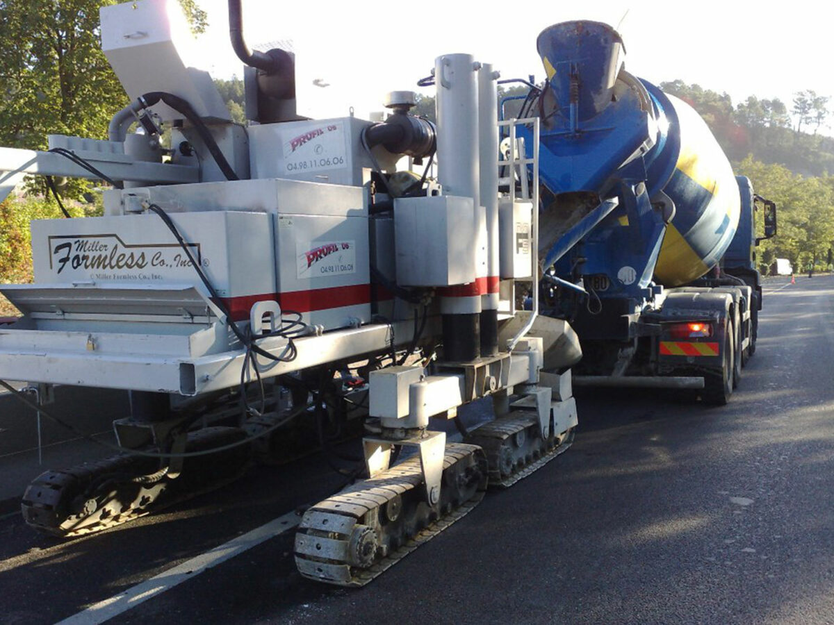 Machines - Profil 06 machine pour bordures béton coulé